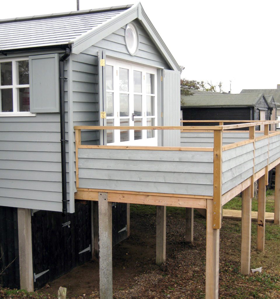 Beach Hut - Roger Gladwell Timber Frame Construction
