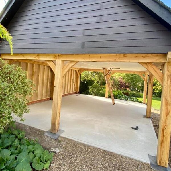 Open Bay Cartlodge - Roger Gladwell Timber Frame Construction