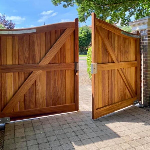 Automated Security Gates - Roger Gladwell Timber Frame Construction