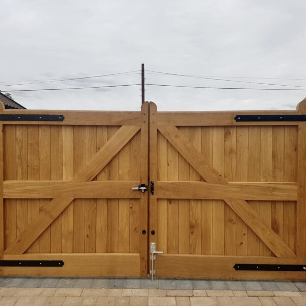Garage with bespoke timer gates - Roger Gladwell Timber Frame Construction