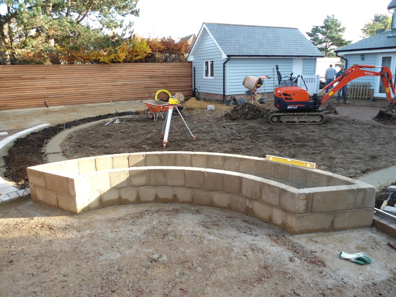 Round Lawn Construction - Roger Gladwell Landscape & Design